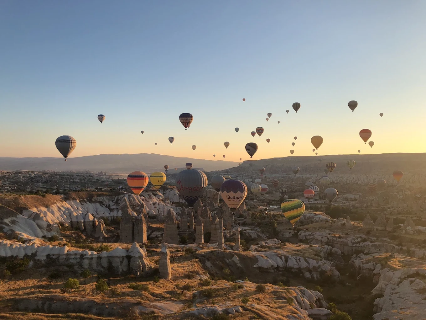What should I wear for a Cappadocia hot air balloon flight?